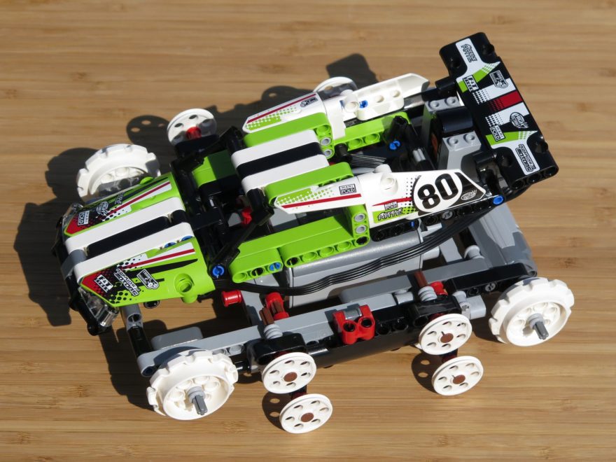 Review - LEGO® Technic Ferngesteuerter Tracked Racer (42065) - Brickzeit