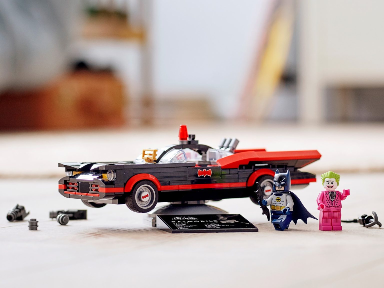 LEGO 76188 Batmobile aus dem TV-Klassiker „Batman™" ab 26. April 2021 ...