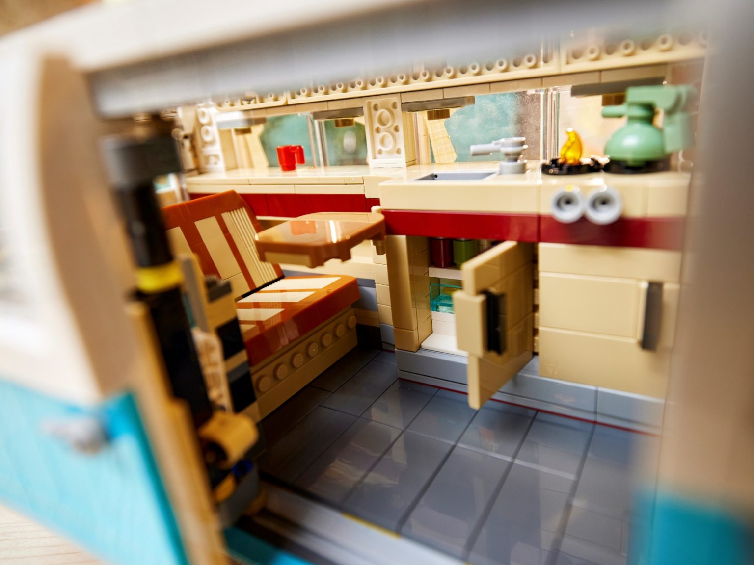 LEGO 10279 Volkswagen T2 Campingbus ab 1. August 2021 verfügbar - Brickzeit